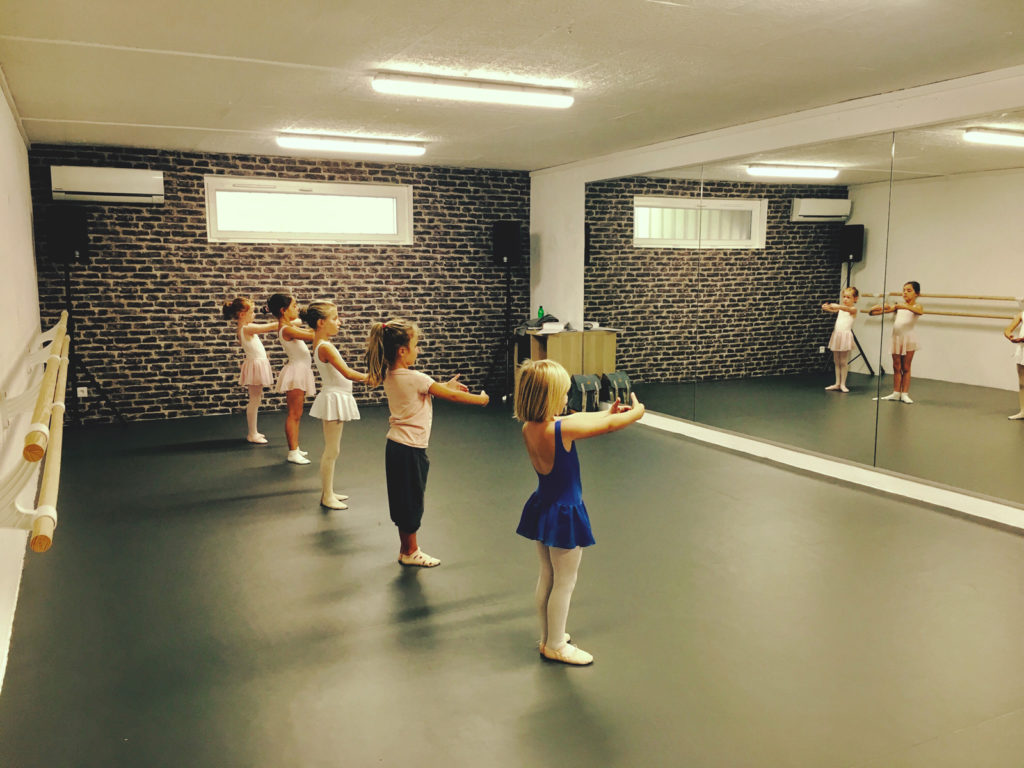Emi-Dance-Studio-Cours-Danse-Classique-Enfants